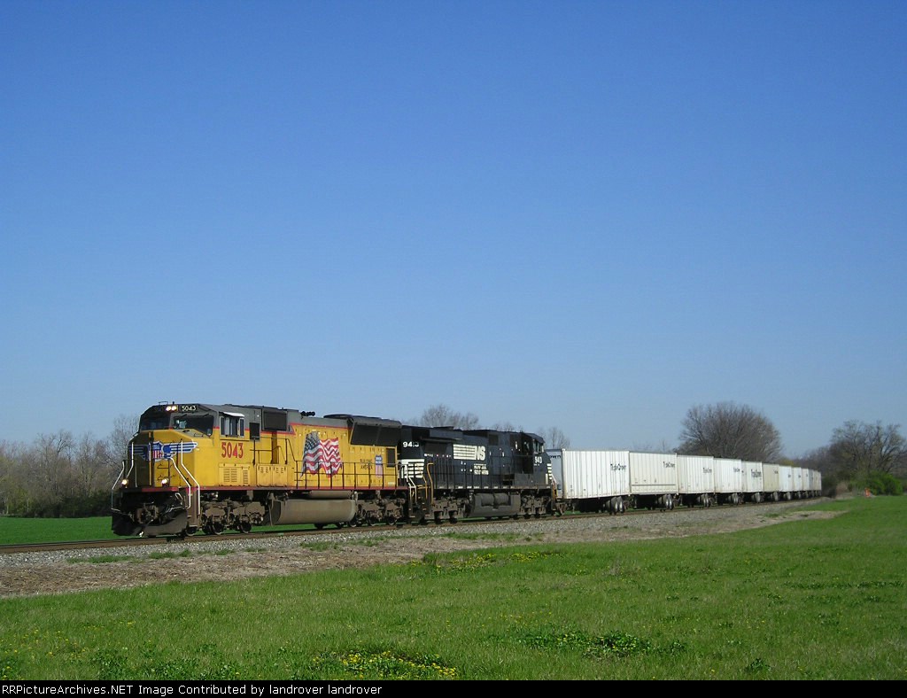 UP 5043 On NS 251 Eastbound